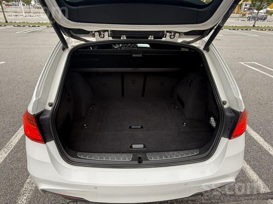White BMW 320 2013 in Riga, with an engine capacity of 2.00 L and mileage of 406 thousand km for 9299 €, photo 16 on AUTOMOTO.COM.LV