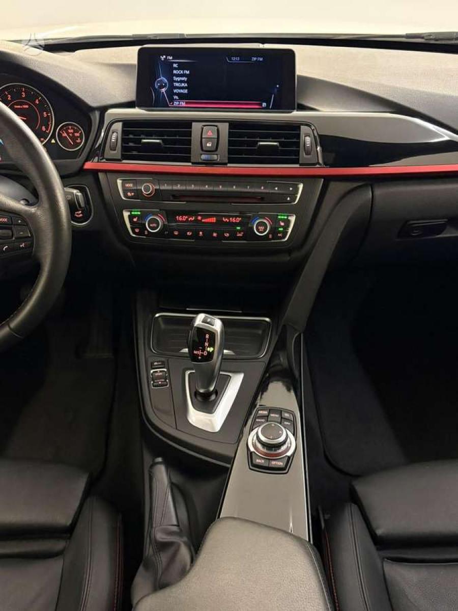 White BMW 320 2013 in Marijampole, with an engine capacity of 2.00 L and mileage of 287 thousand km for 9450 €, photo 22 on AUTOMOTO.COM.LV