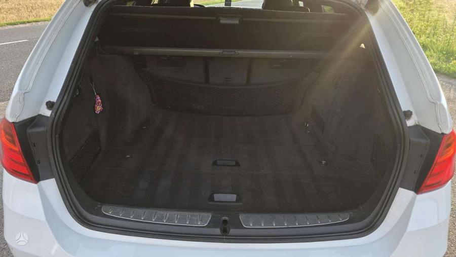 White BMW 320 2013 in Siauliai, with an engine capacity of 2.00 L and mileage of 305 thousand km for 7300 €, photo 11 on AUTOMOTO.COM.LV