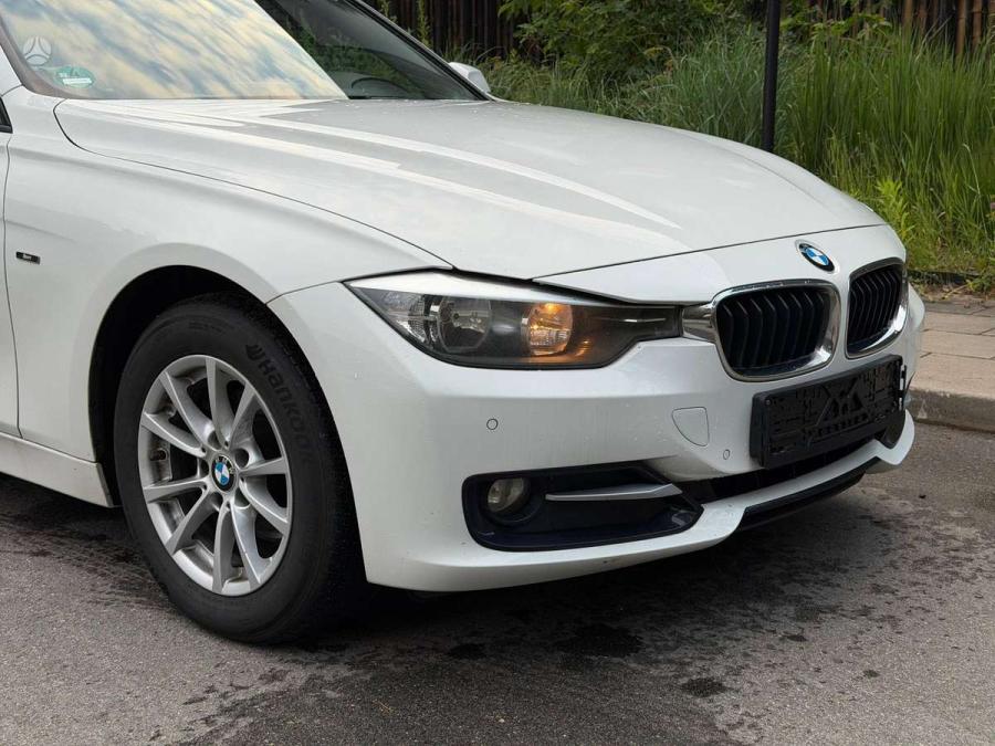 White BMW 320 2014 in Vilnius, with an engine capacity of 2.00 L and mileage of 270 thousand km for 5990 €, photo 12 on AUTOMOTO.COM.LV