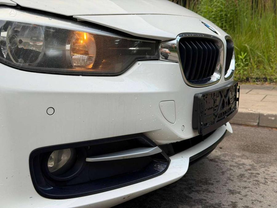 White BMW 320 2014 in Vilnius, with an engine capacity of 2.00 L and mileage of 270 thousand km for 5990 €, photo 13 on AUTOMOTO.COM.LV