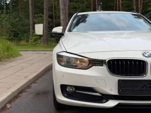 White BMW 320 2014 in Vilnius, with an engine capacity of 2.00 L and mileage of 270 thousand km for 5990 €, photo 14 on AUTOMOTO.COM.LV