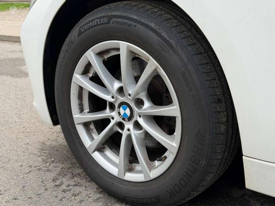 White BMW 320 2014 in Vilnius, with an engine capacity of 2.00 L and mileage of 270 thousand km for 5990 €, photo 19 on AUTOMOTO.COM.LV