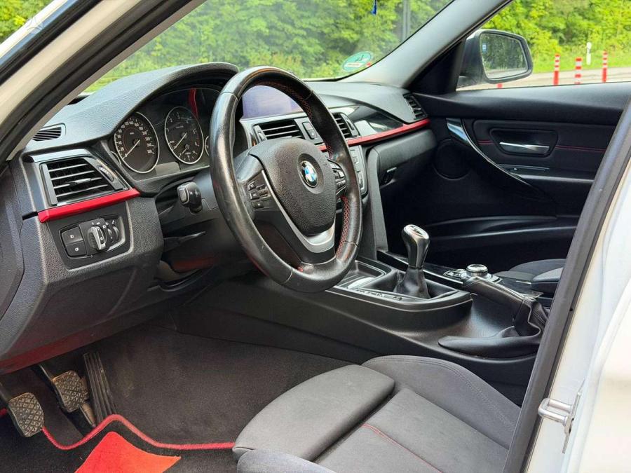 White BMW 320 2014 in Vilnius, with an engine capacity of 2.00 L and mileage of 270 thousand km for 5990 €, photo 21 on AUTOMOTO.COM.LV
