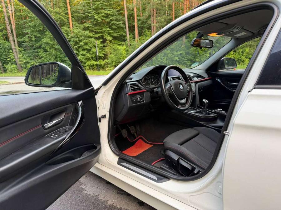 White BMW 320 2014 in Vilnius, with an engine capacity of 2.00 L and mileage of 270 thousand km for 5990 €, photo 22 on AUTOMOTO.COM.LV