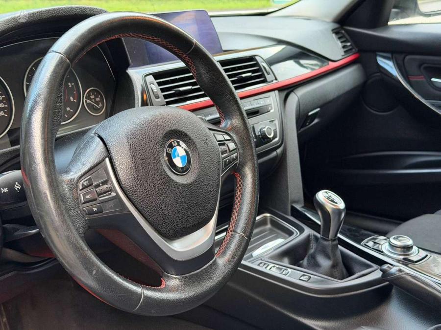 White BMW 320 2014 in Vilnius, with an engine capacity of 2.00 L and mileage of 270 thousand km for 5990 €, photo 23 on AUTOMOTO.COM.LV