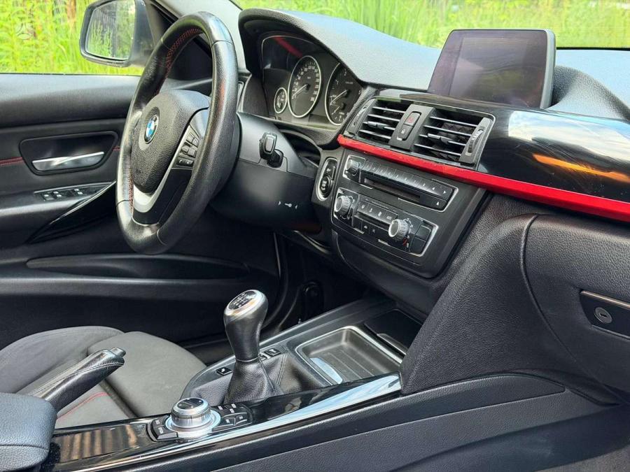 White BMW 320 2014 in Vilnius, with an engine capacity of 2.00 L and mileage of 270 thousand km for 5990 €, photo 26 on AUTOMOTO.COM.LV