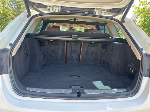 White BMW 320 2014 in Vilnius, with an engine capacity of 2.00 L and mileage of 357 thousand km for 7400 €, photo 10 on AUTOMOTO.COM.LV