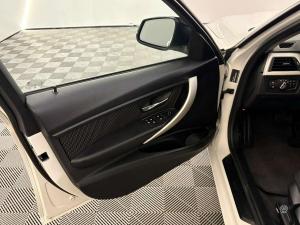 Balts BMW 320 2014 Marijampole, ar dzinēja tilpumu 2.00 L un nobraukumu 277 tūkst. km par 8999 €, foto 28 vietnē AUTOMOTO.COM.LV