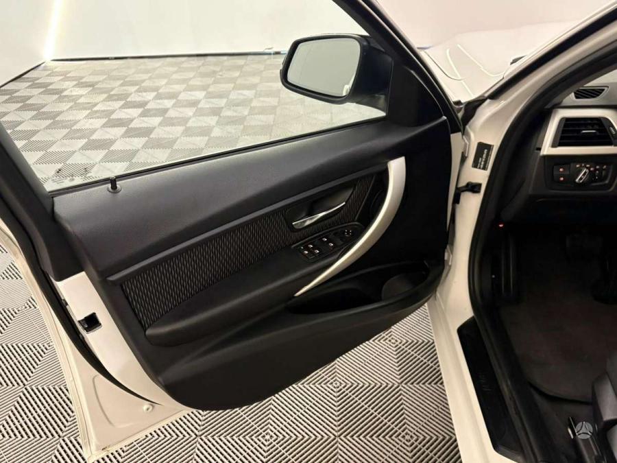 Balts BMW 320 2014 Marijampole, ar dzinēja tilpumu 2.00 L un nobraukumu 277 tūkst. km par 8999 €, foto 28 vietnē AUTOMOTO.COM.LV