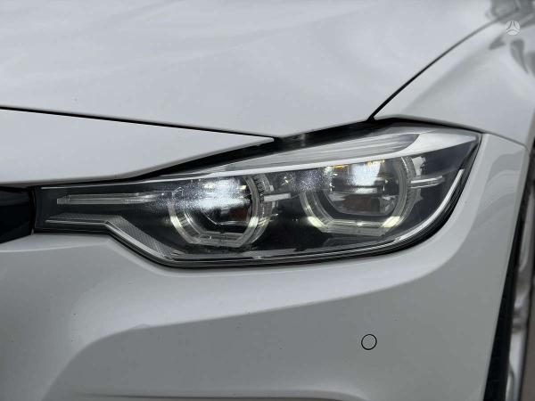 White BMW 320 2015 in Vilnius, with an engine capacity of 2.00 L and mileage of 355 thousand km for 11200 €, photo 10 on AUTOMOTO.COM.LV