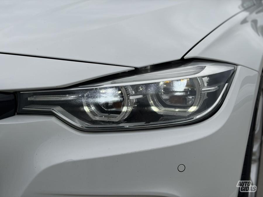 White BMW 320 2015 in Vilnius, with an engine capacity of 2.00 L and mileage of 355 thousand km for 10950 €, photo 11 on AUTOMOTO.COM.LV