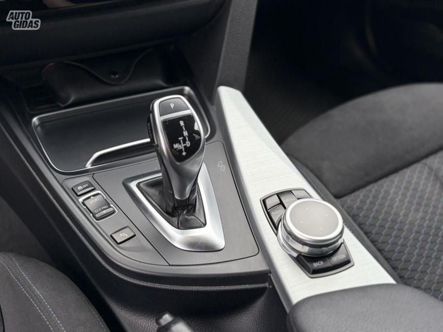 White BMW 320 2015 in Vilnius, with an engine capacity of 2.00 L and mileage of 355 thousand km for 10950 €, photo 30 on AUTOMOTO.COM.LV