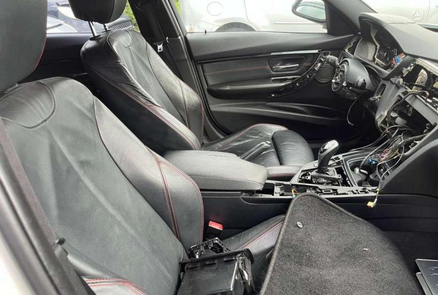 White BMW 320 2015 in Vilnius, with an engine capacity of 2.00 L and mileage of 315 thousand km for 6300 €, photo 12 on AUTOMOTO.COM.LV