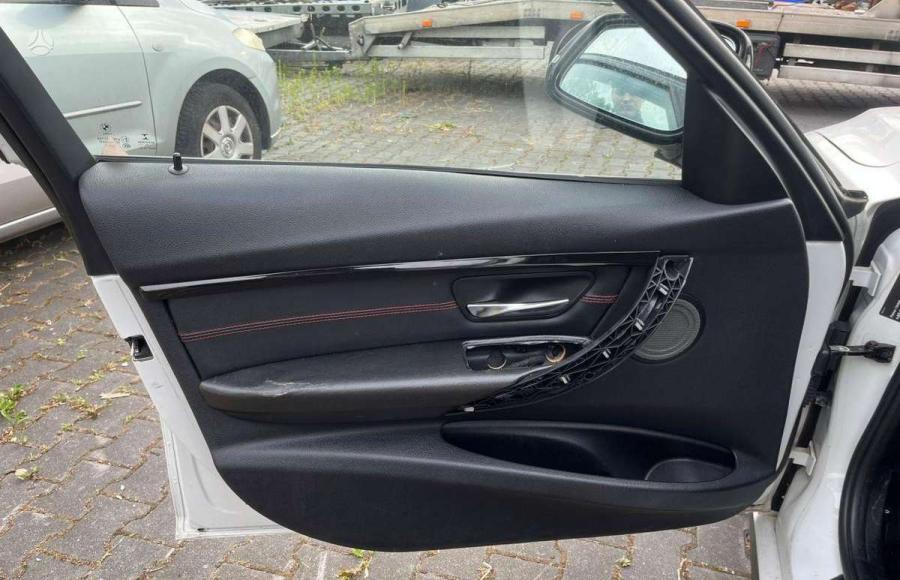 White BMW 320 2015 in Vilnius, with an engine capacity of 2.00 L and mileage of 315 thousand km for 6300 €, photo 14 on AUTOMOTO.COM.LV