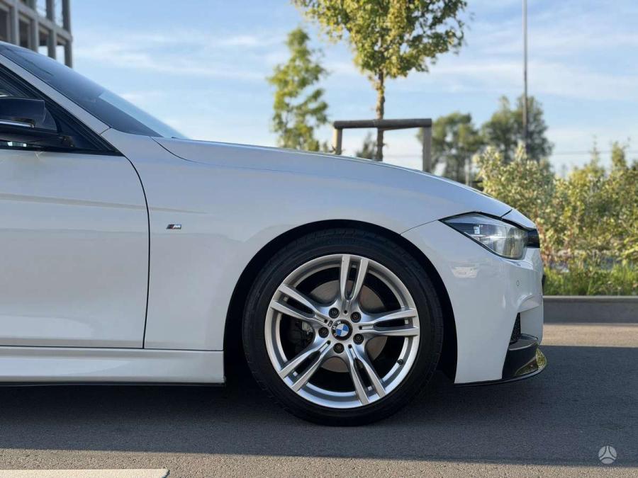 Balts BMW 320 2015 Viļņa, ar dzinēja tilpumu 2.00 L un nobraukumu 300 tūkst. km par 10800 €, foto 14 vietnē AUTOMOTO.COM.LV