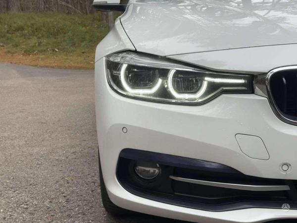 White BMW 320 2016 in Vilnius, with an engine capacity of 2.00 L and mileage of 295 thousand km for 9190 €, photo 10 on AUTOMOTO.COM.LV