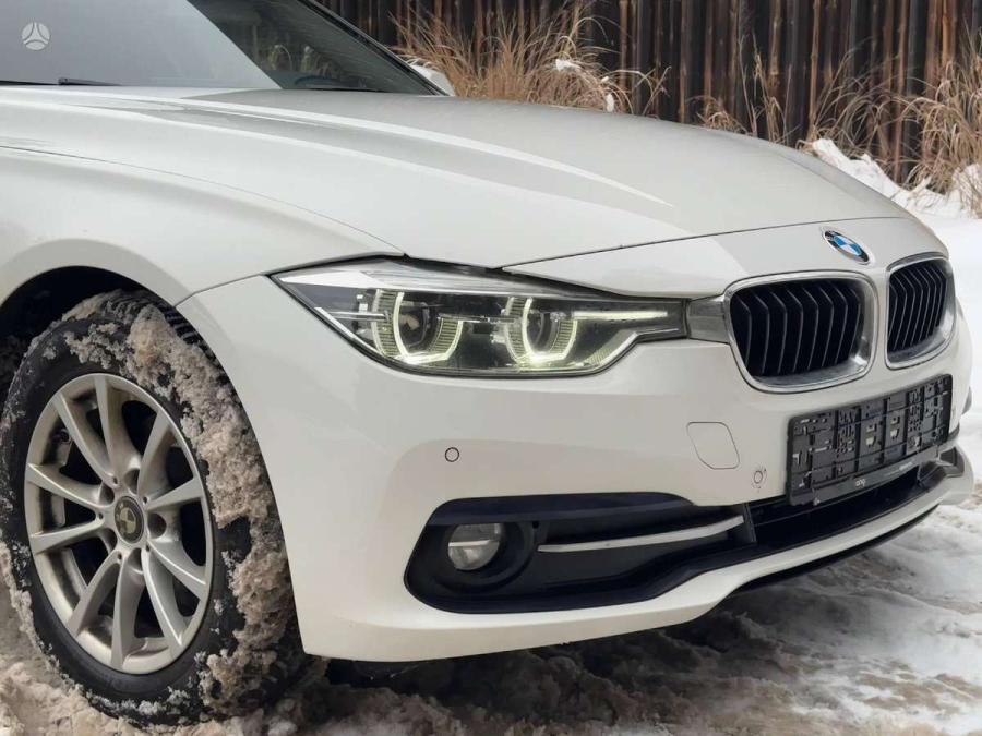 White BMW 320 2016 in Vilnius, with an engine capacity of 2.00 L and mileage of 295 thousand km for 9490 €, photo 12 on AUTOMOTO.COM.LV
