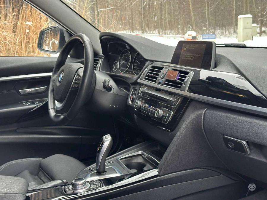 Balts BMW 320 2016 Viļņa, ar dzinēja tilpumu 2.00 L un nobraukumu 295 tūkst. km par 9490 €, foto 20 vietnē AUTOMOTO.COM.LV