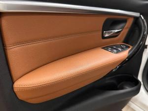 Balts BMW 320 2016 Jūrmala, ar dzinēja tilpumu 2.00 L un nobraukumu 241 tūkst. km par 13450 €, foto 24 vietnē AUTOMOTO.COM.LV