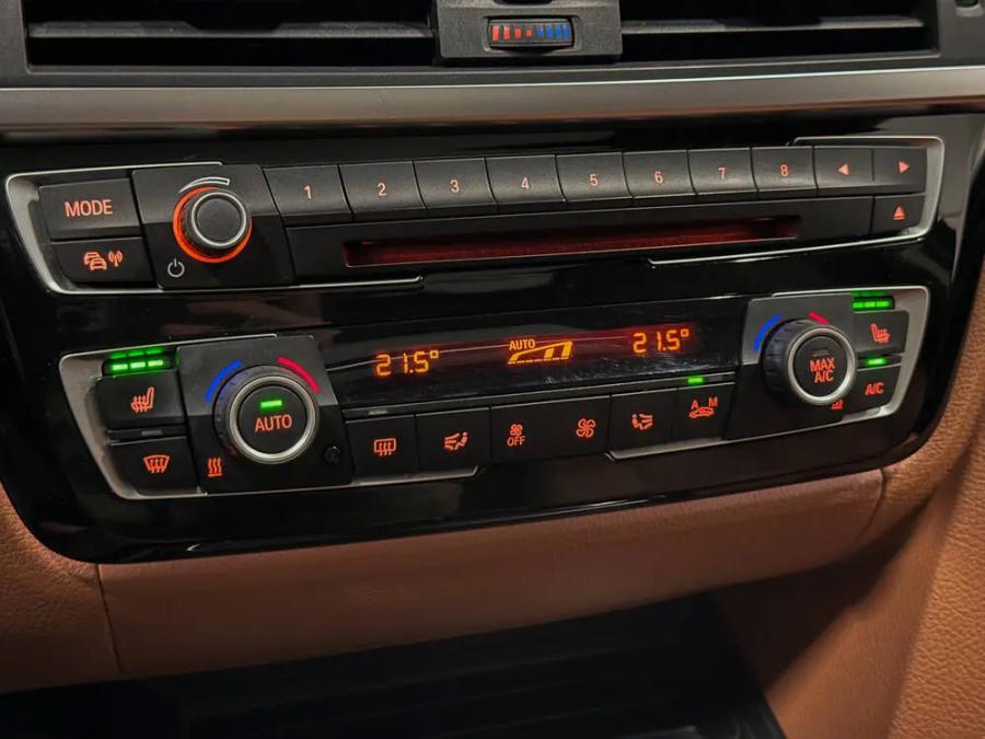 Balts BMW 320 2016 Jūrmala, ar dzinēja tilpumu 2.00 L un nobraukumu 241 tūkst. km par 13450 €, foto 37 vietnē AUTOMOTO.COM.LV