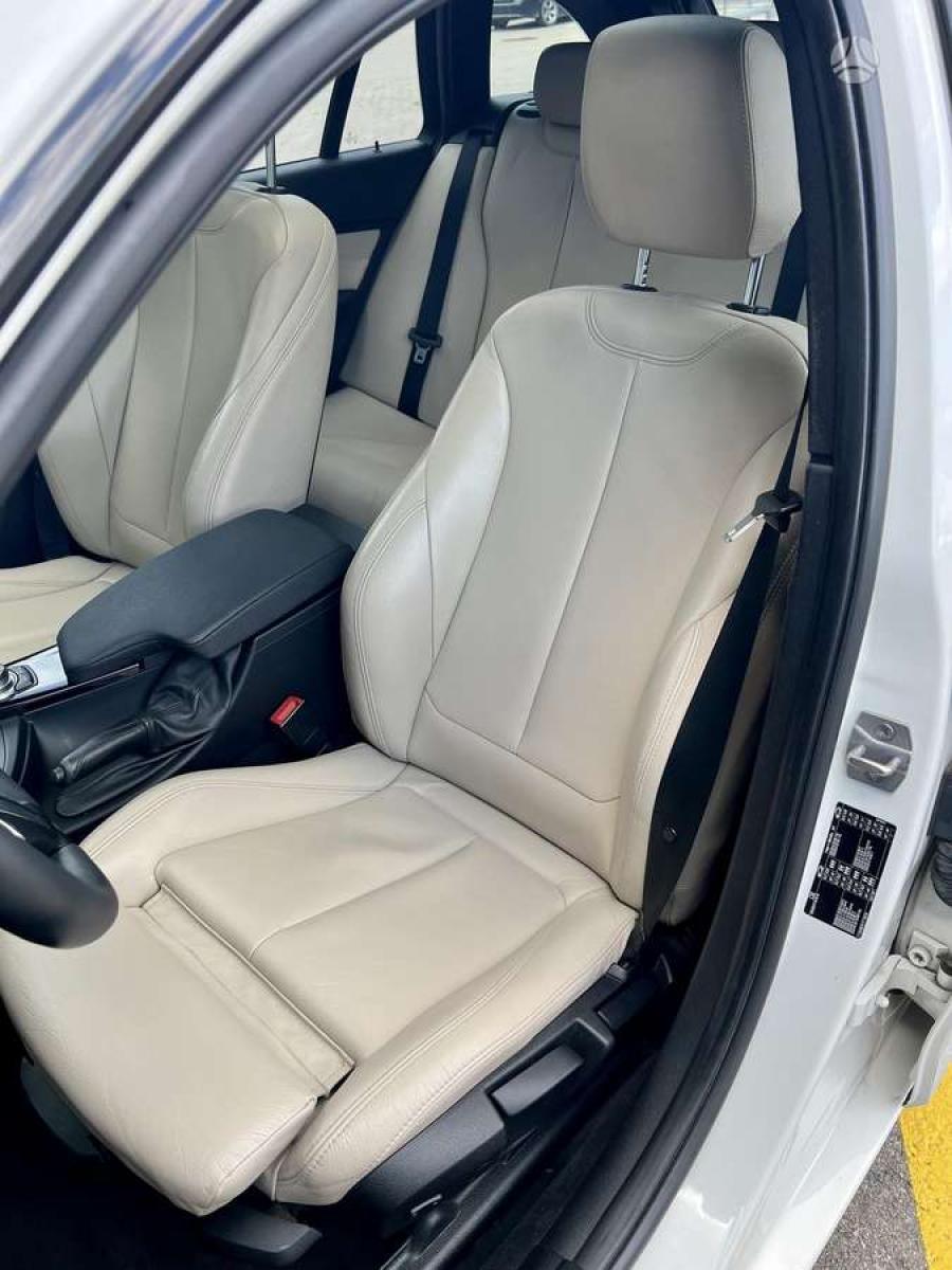White BMW 320 2016 in Kaunas, with an engine capacity of 2.00 L and mileage of 267 thousand km for 11490 €, photo 19 on AUTOMOTO.COM.LV