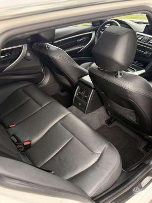 White BMW 320 2016 in Vilkaviskis, with an engine capacity of 2.00 L and mileage of 287 thousand km for 13800 €, photo 15 on AUTOMOTO.COM.LV