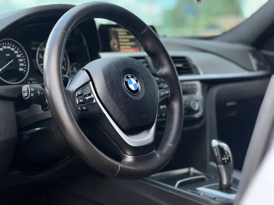 Balts BMW 320 2016 Rēzekne, ar dzinēja tilpumu 2.00 L un nobraukumu 364 tūkst. km par 10990 €, foto 17 vietnē AUTOMOTO.COM.LV
