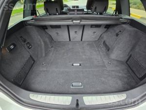 White BMW 320 2016 in Riga, with an engine capacity of 2.00 L and mileage of 300 thousand km for 9900 €, photo 9 on AUTOMOTO.COM.LV