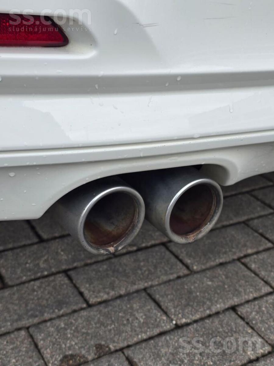 White BMW 320 2016 in Riga, with an engine capacity of 2.00 L and mileage of 300 thousand km for 9900 €, photo 10 on AUTOMOTO.COM.LV
