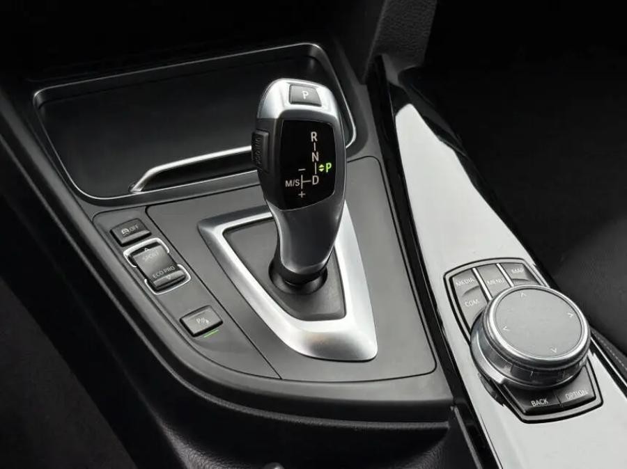 Balts BMW 320 2017 Rīga, ar dzinēja tilpumu 2.00 L un nobraukumu 215 tūkst. km par 12990 €, foto 25 vietnē AUTOMOTO.COM.LV