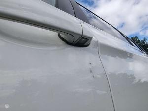 White BMW 320 2017 in Jonava, with an engine capacity of 2.00 L and mileage of 136 thousand km for 3699 €, photo 5 on AUTOMOTO.COM.LV