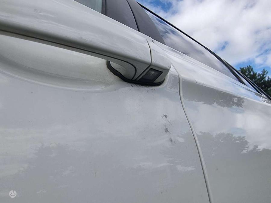 White BMW 320 2017 in Jonava, with an engine capacity of 2.00 L and mileage of 136 thousand km for 3699 €, photo 5 on AUTOMOTO.COM.LV