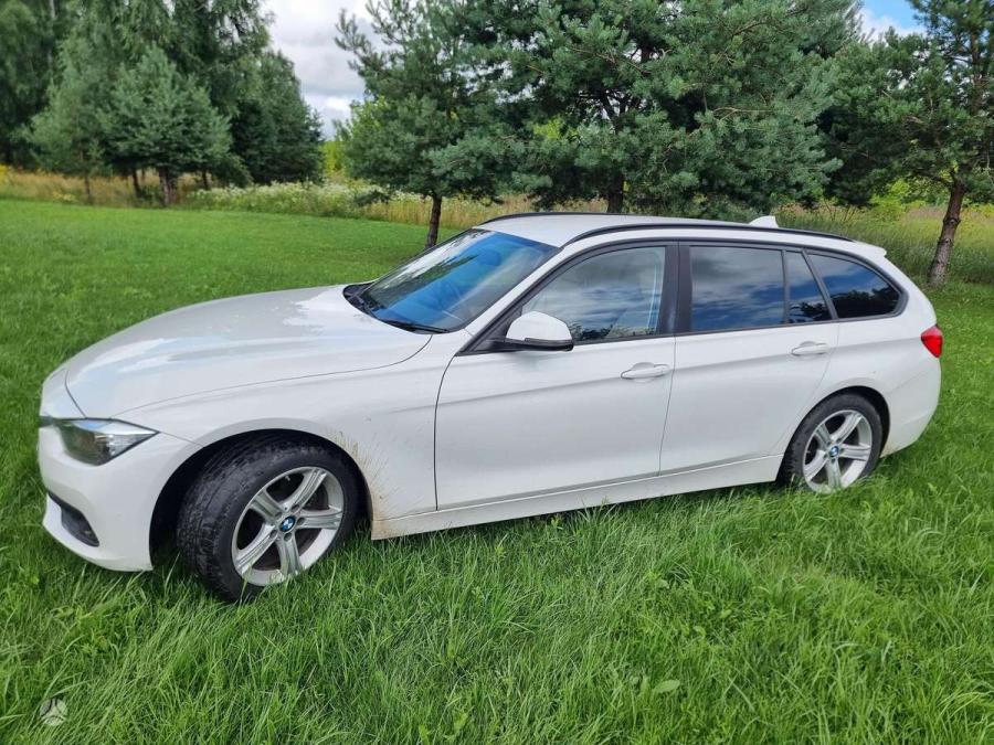 White BMW 320 2017 in Jonava, with an engine capacity of 2.00 L and mileage of 136 thousand km for 3699 €, photo 6 on AUTOMOTO.COM.LV