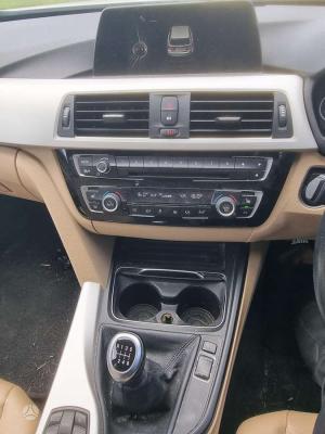White BMW 320 2017 in Jonava, with an engine capacity of 2.00 L and mileage of 136 thousand km for 3699 €, photo 15 on AUTOMOTO.COM.LV