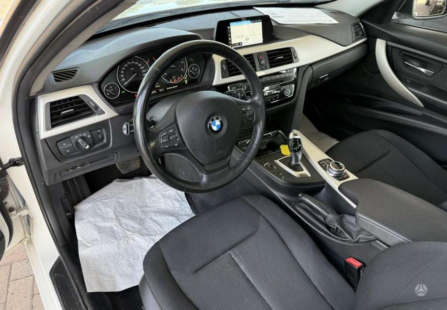 Balts BMW 320 2017 Šauļi, ar dzinēja tilpumu 2.00 L un nobraukumu 245 tūkst. km par 8700 €, foto 9 vietnē AUTOMOTO.COM.LV