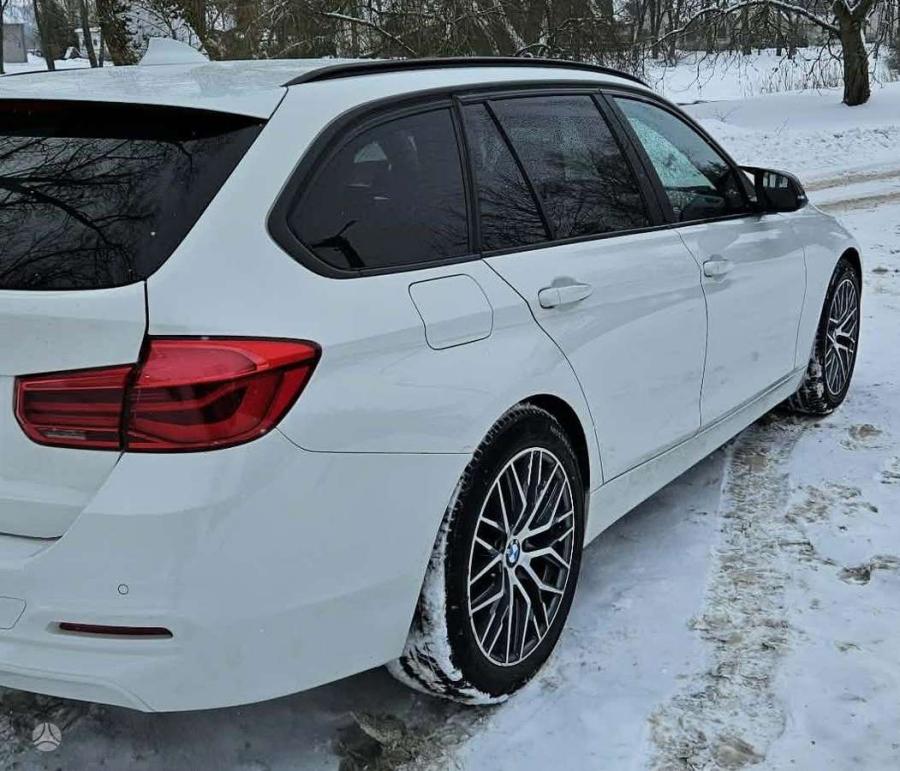 White BMW 320 2018 in Kaisiadorys, with an engine capacity of 2.00 L and mileage of 300 thousand km for 11650 €, photo 6 on AUTOMOTO.COM.LV