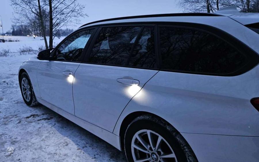 White BMW 320 2018 in Kaisiadorys, with an engine capacity of 2.00 L and mileage of 300 thousand km for 11650 €, photo 13 on AUTOMOTO.COM.LV