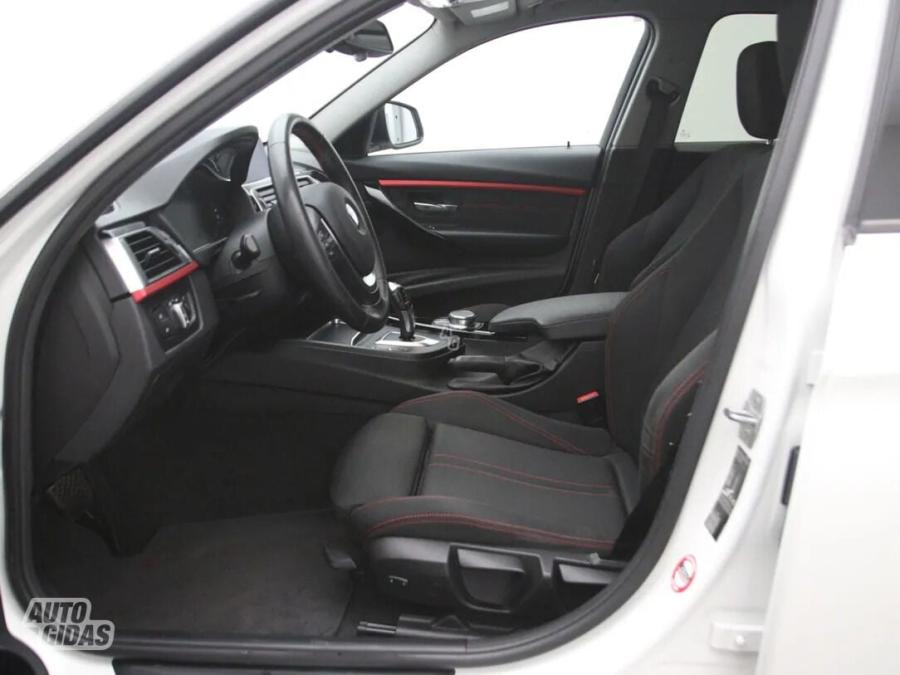 White BMW 320 2018 in Vilnius, with an engine capacity of 2.00 L and mileage of 207 thousand km for 13599 €, photo 5 on AUTOMOTO.COM.LV