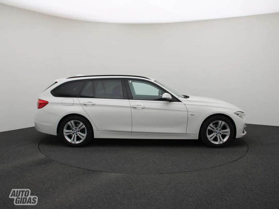 White BMW 320 2018 in Vilnius, with an engine capacity of 2.00 L and mileage of 207 thousand km for 13599 €, photo 10 on AUTOMOTO.COM.LV