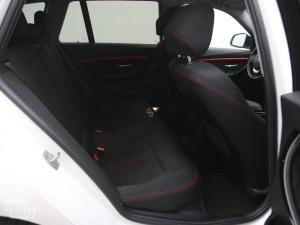 White BMW 320 2018 in Vilnius, with an engine capacity of 2.00 L and mileage of 207 thousand km for 13599 €, photo 16 on AUTOMOTO.COM.LV
