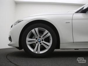 White BMW 320 2018 in Vilnius, with an engine capacity of 2.00 L and mileage of 207 thousand km for 13599 €, photo 29 on AUTOMOTO.COM.LV