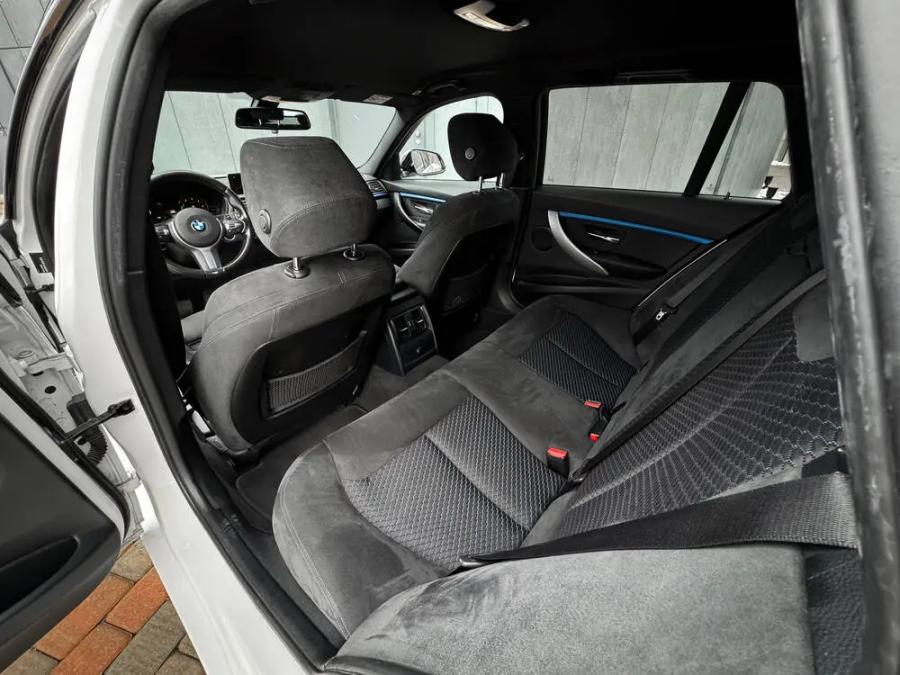 Balts BMW 320 2018 Rīga, ar dzinēja tilpumu 2.00 L un nobraukumu 151 tūkst. km par 11000 €, foto 24 vietnē AUTOMOTO.COM.LV