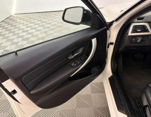 White BMW 320 2018 in Marijampole, with an engine capacity of 2.00 L and mileage of 208 thousand km for 12850 €, photo 24 on AUTOMOTO.COM.LV