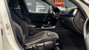 Белый БМВ 320 2018 в Рига, объемом двигателя 2.00 л и пробегом 170 тыс. км за 13990 €, фото 18 на AUTOMOTO.COM.LV