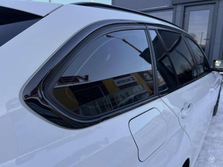 White BMW 320 2019 in Kedainiai, with an engine capacity of 2.00 L and mileage of 226 thousand km for 13600 €, photo 17 on AUTOMOTO.COM.LV