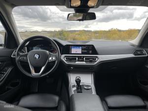 Balts BMW 320 2019 Tallina, ar dzinēja tilpumu 2.00 L un nobraukumu 158 tūkst. km par 19990 €, foto 25 vietnē AUTOMOTO.COM.LV