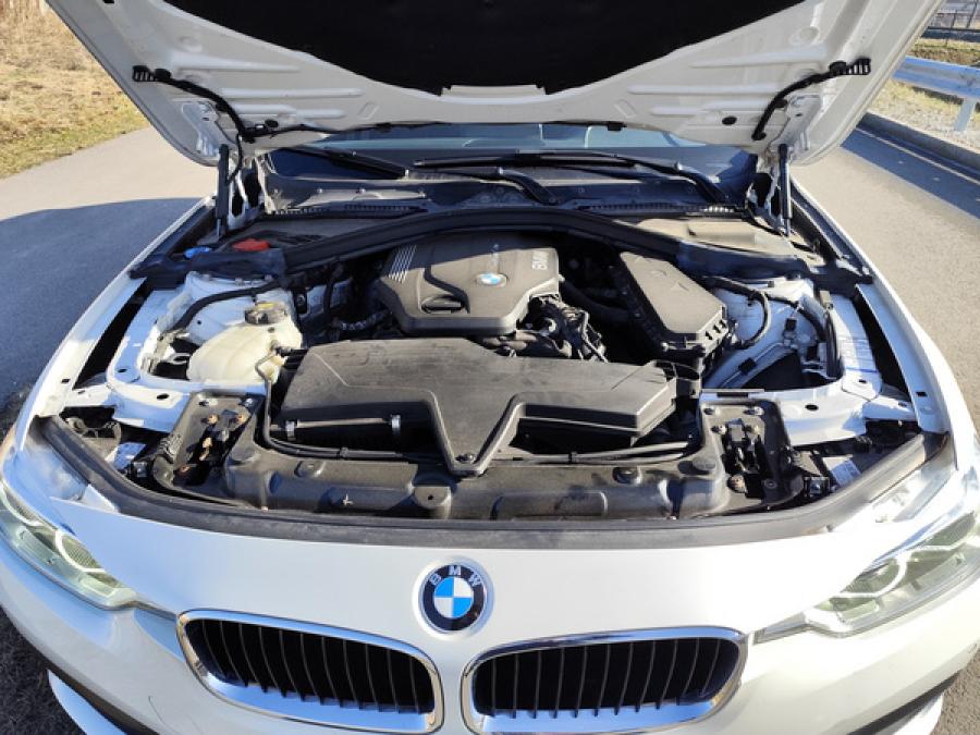 White BMW 320 2019 in Johvi, with an engine capacity of 2.00 L and mileage of 208 thousand km for 11600 €, photo 5 on AUTOMOTO.COM.LV