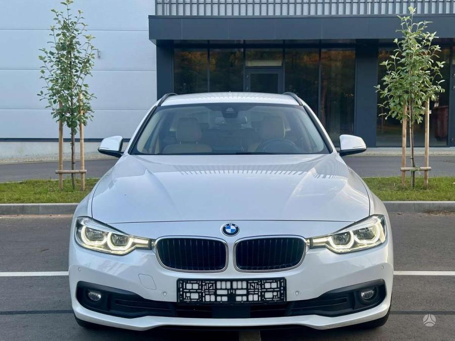 White BMW 320 2019 in Utena, with an engine capacity of 2.00 L and mileage of 204 thousand km for 11800 €, photo 4 on AUTOMOTO.COM.LV