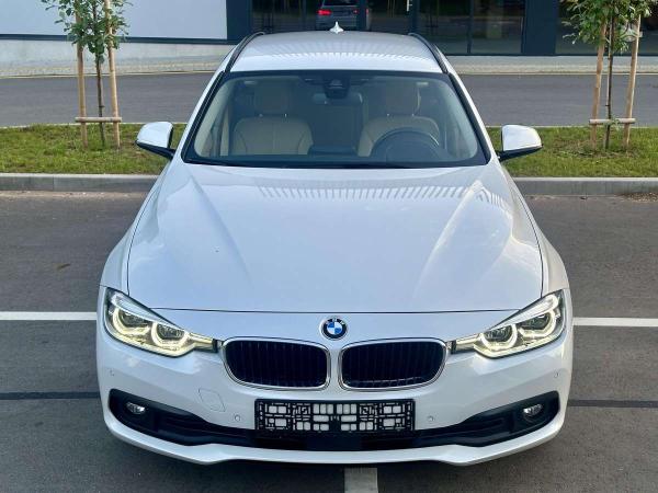 White BMW 320 2019 in Utena, with an engine capacity of 2.00 L and mileage of 204 thousand km for 11800 €, photo 4 on AUTOMOTO.COM.LV
